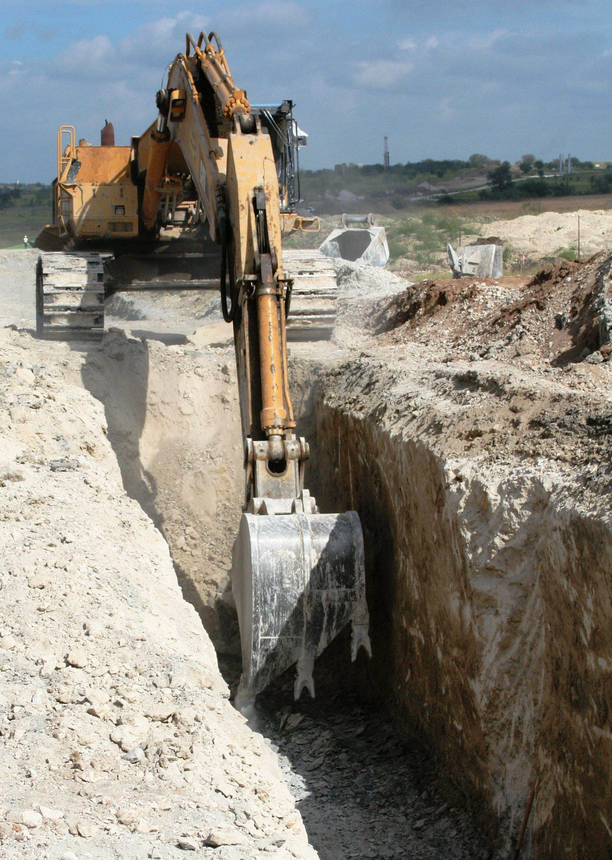 Leading Edge Attachments, Inc. offers the patented Multi-Ripper Bucket ...