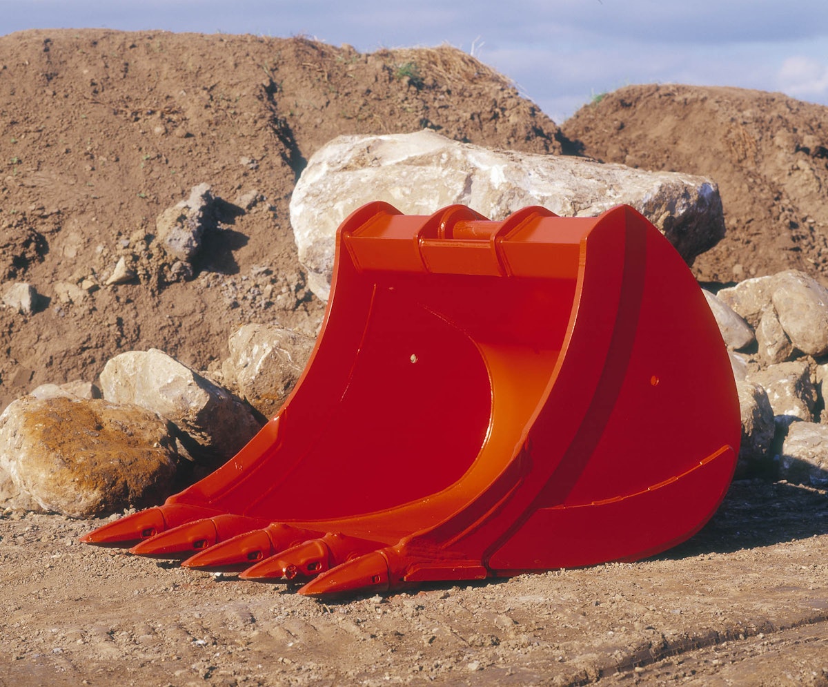 CP Scoop Bucket uses integrated bucket pins | Equipment World