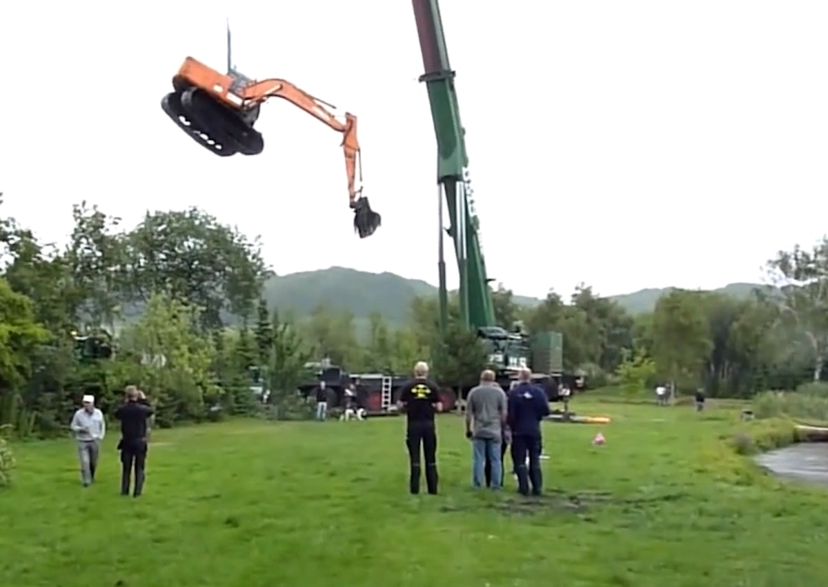 300-ton crane rescues an excavator from a bog before having some fun ...