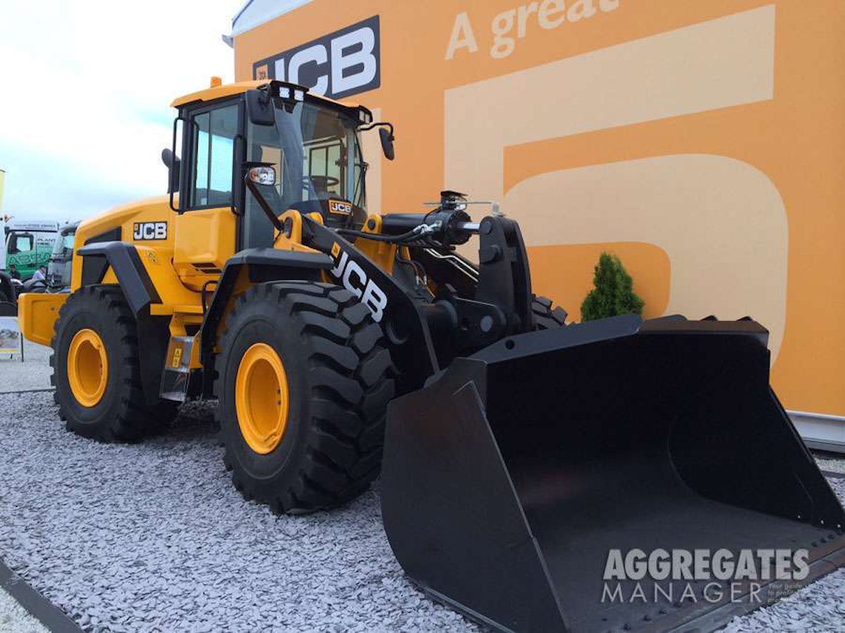 JCB shows off updated 457 wheel loader and JS300 excavator at Hillhead ...
