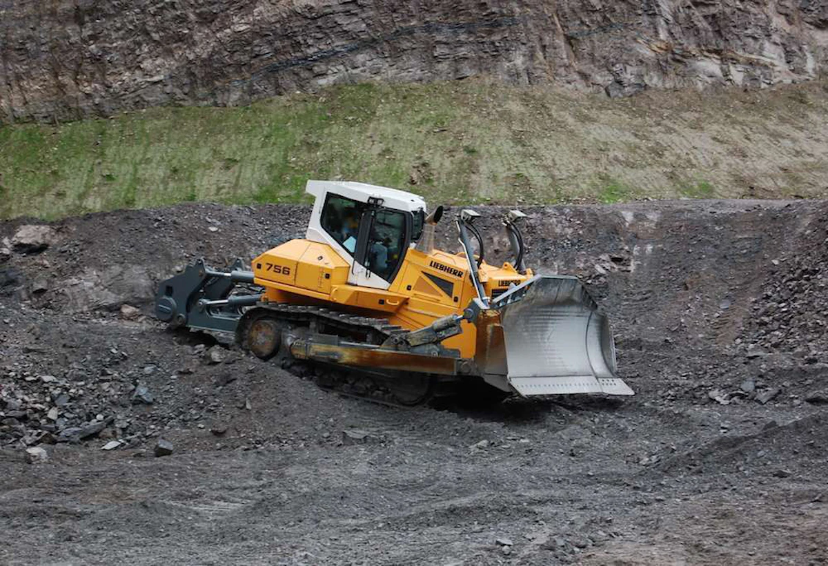 Liebherr debuts 2 new dozers: PR 746 and PR 756 Litronic (PHOTOS ...
