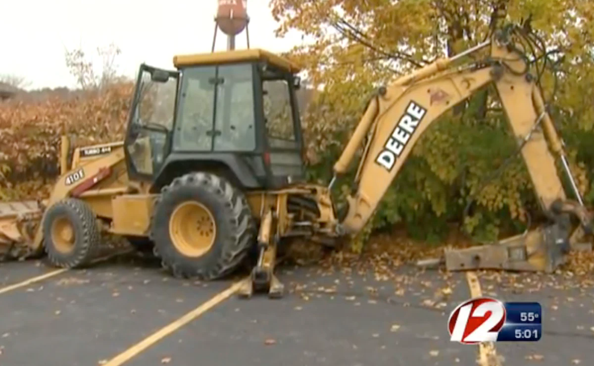 Equipment strikes, kills Rhode Island construction worker in trench ...