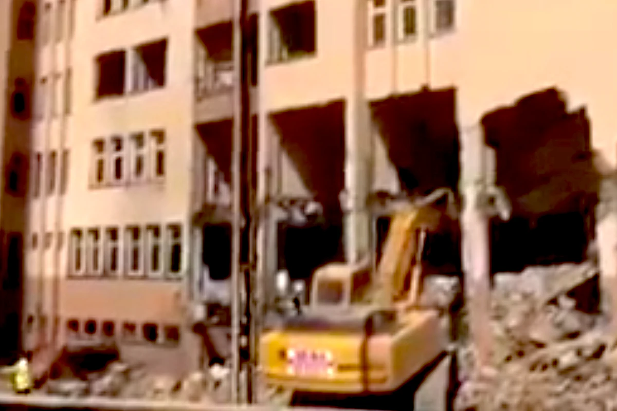 Building suddenly collapses atop excavator in demolition gone wrong ...