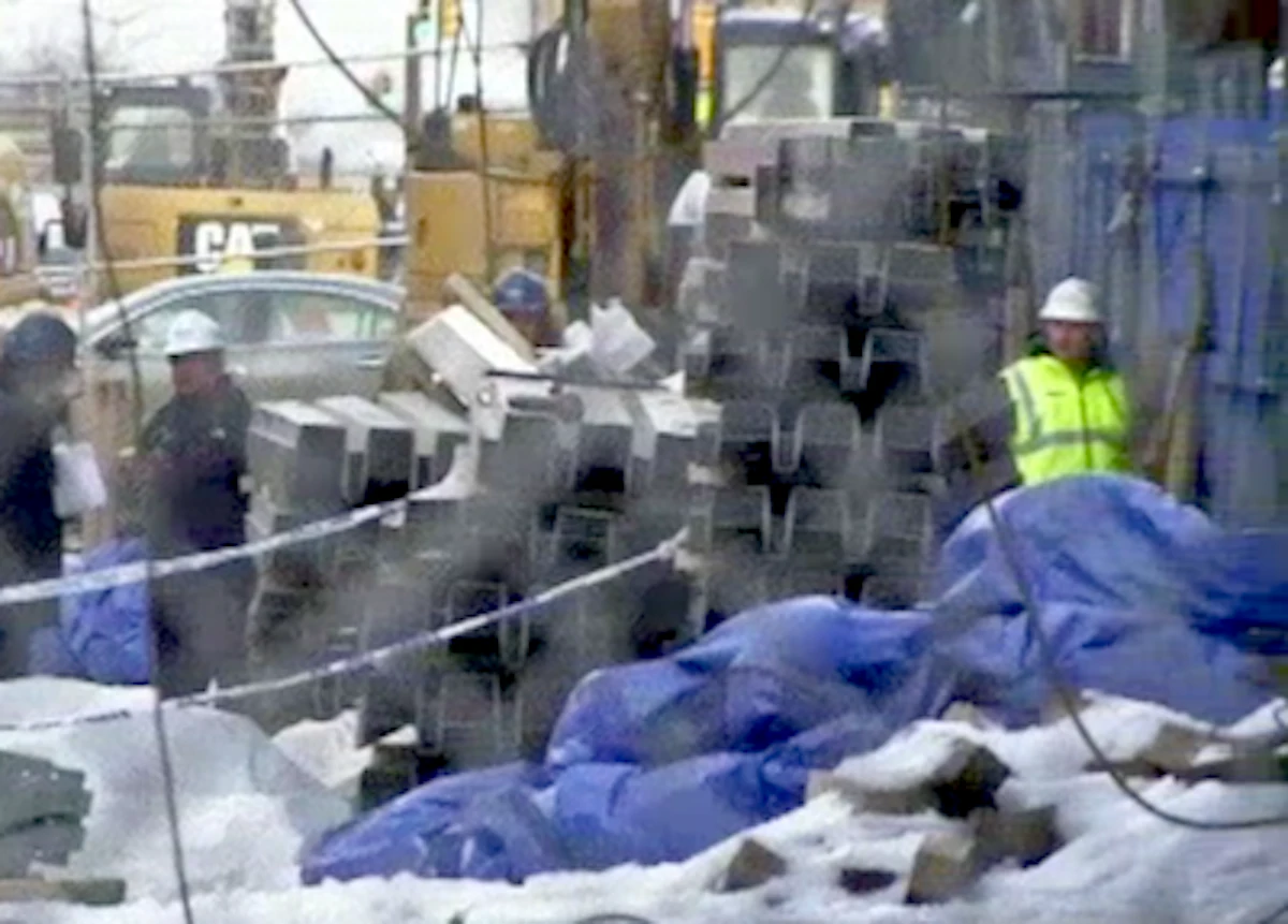 Worker crushed by 4 steel beams in unloading accident in New York City ...