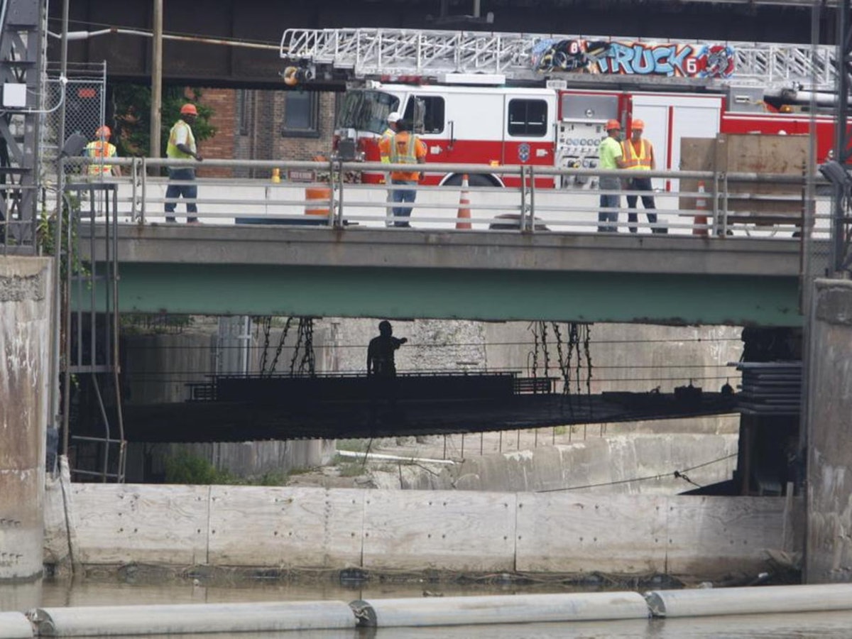 Construction worker drowns after boat tips on New York bridge project ...