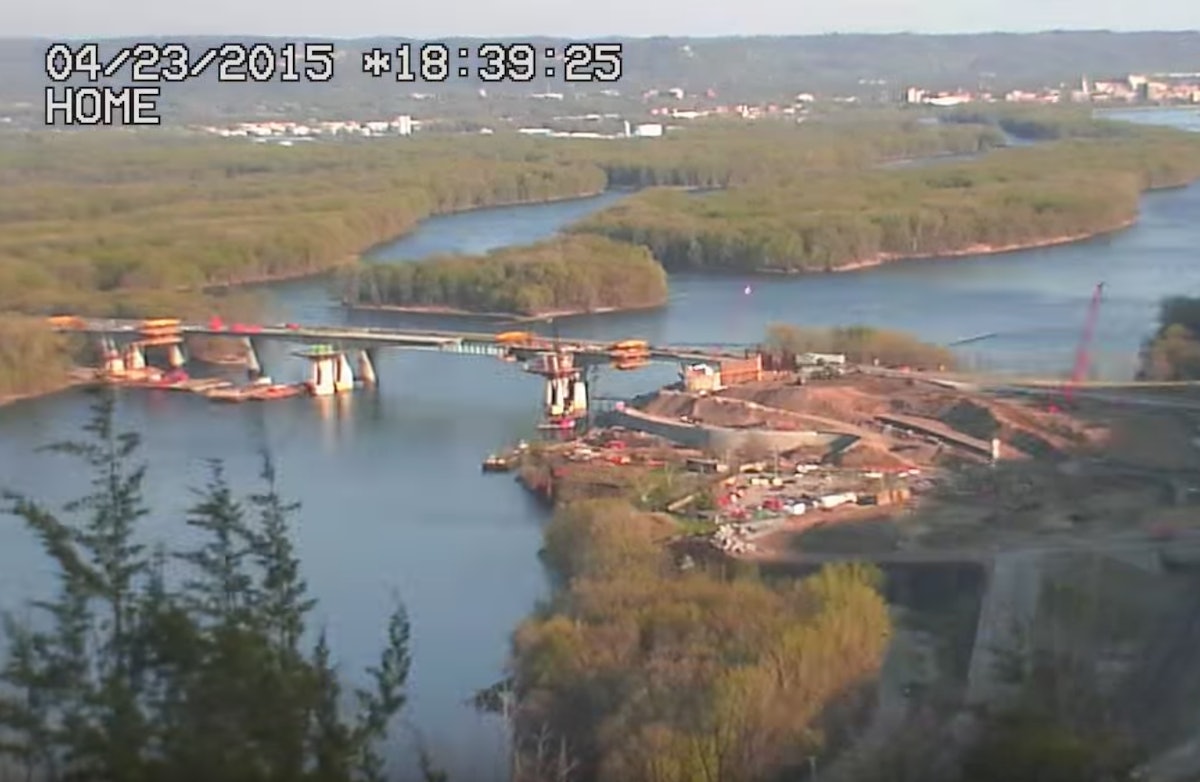 Time-lapse condenses 2.5 years of construction on Mississippi River ...