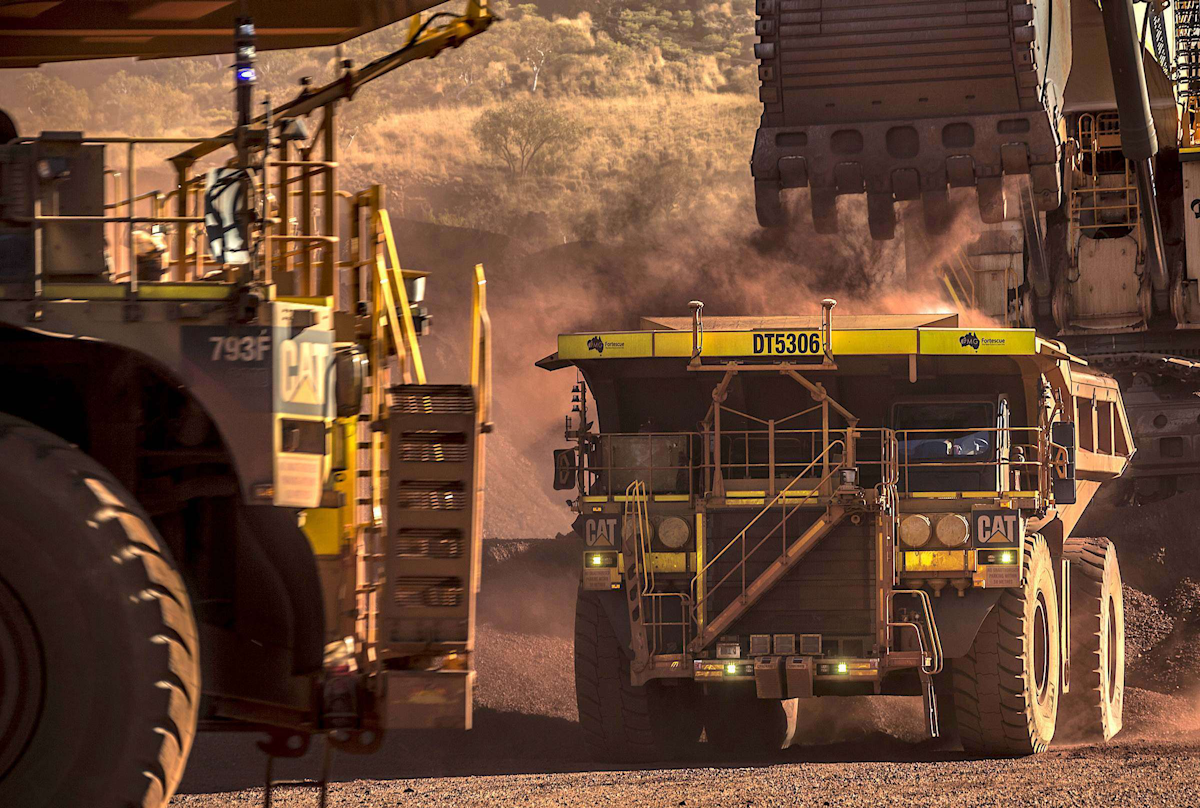 Cat’s autonomous mine truck system will soon drive Komatsu 930Es ...