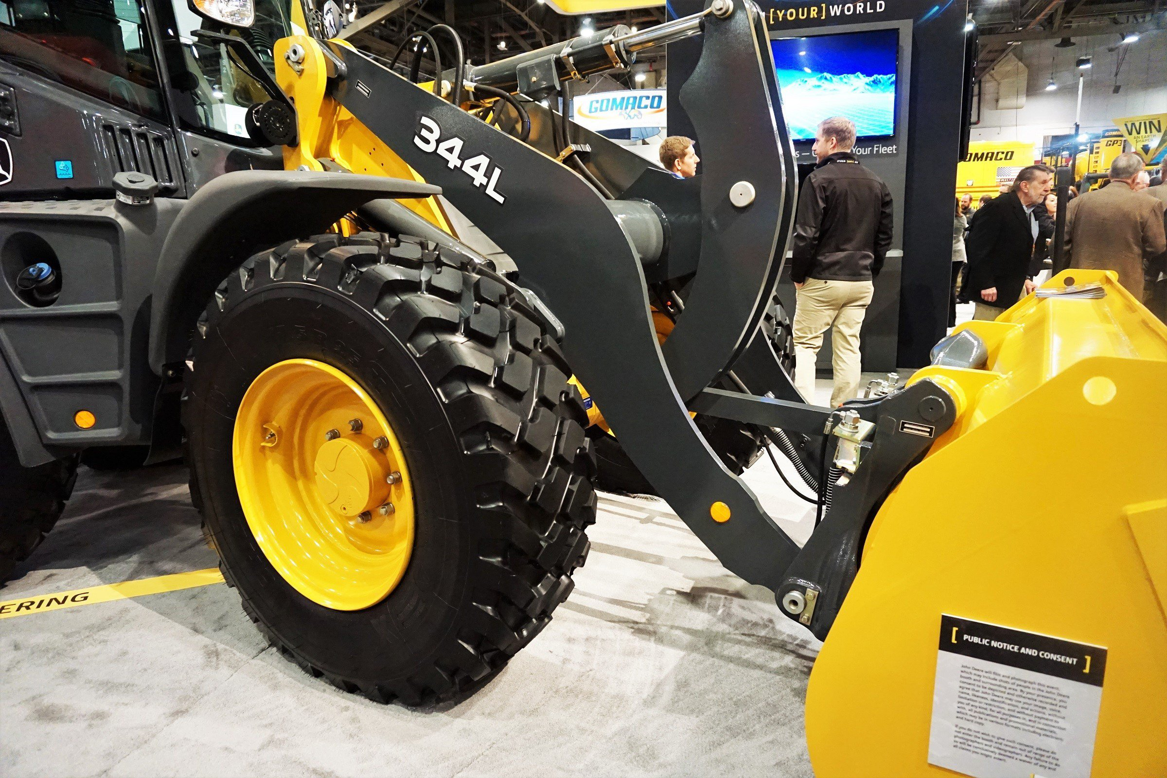 Deere unveils redesigned 344L loader with Articulation Plus steering at ...
