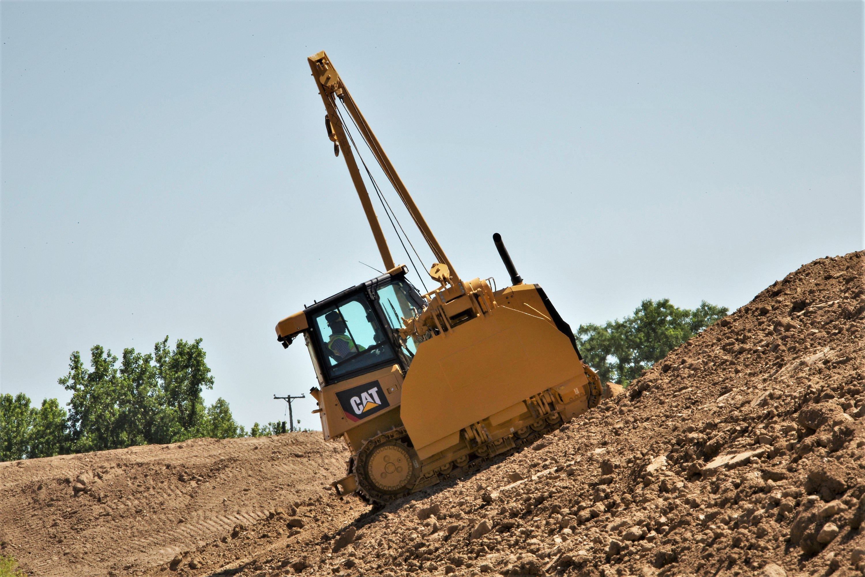 Cat updates PL61 pipelayer with better maneuverability, improved fuel ...