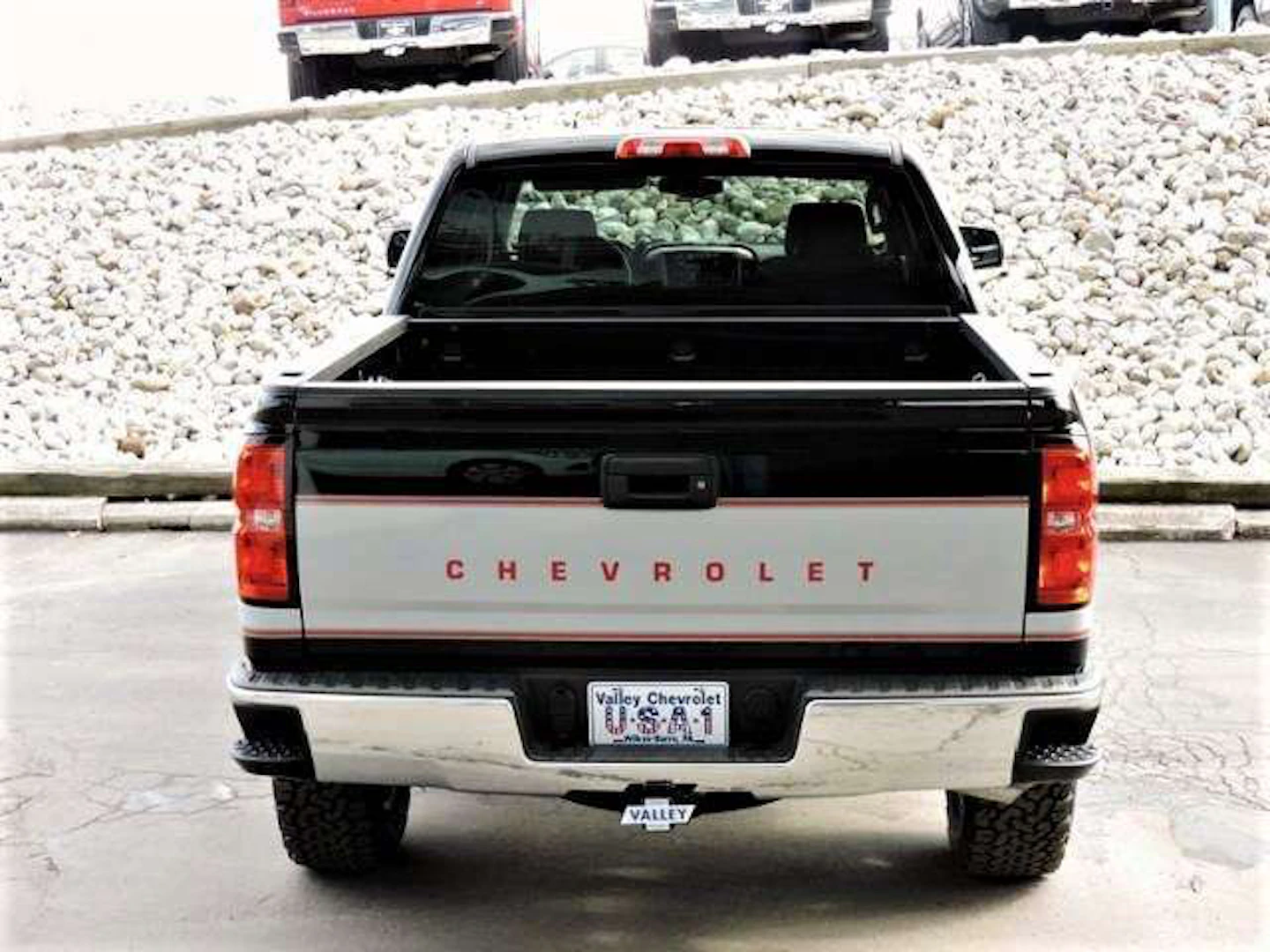 Retro 2018 Chevy Silverado Big 10 conversion proves two-tone truck ...