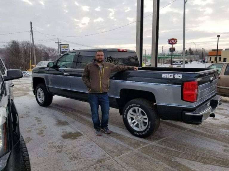 Retro 2018 Chevy Silverado Big 10 conversion proves two-tone truck ...