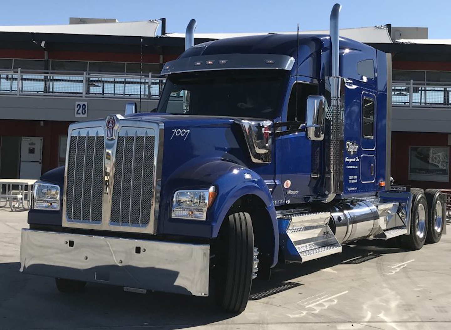 Kenworth unveils its newest heavy hauler, the W990 | Equipment World
