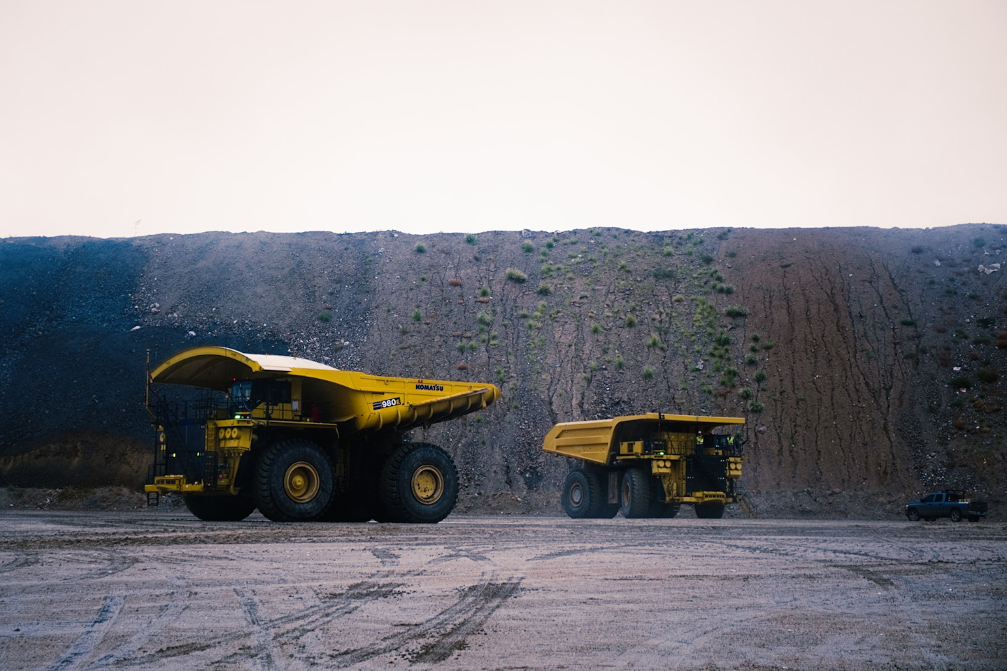 Komatsu’s autonomous haul trucks work and the technology | Equipment World