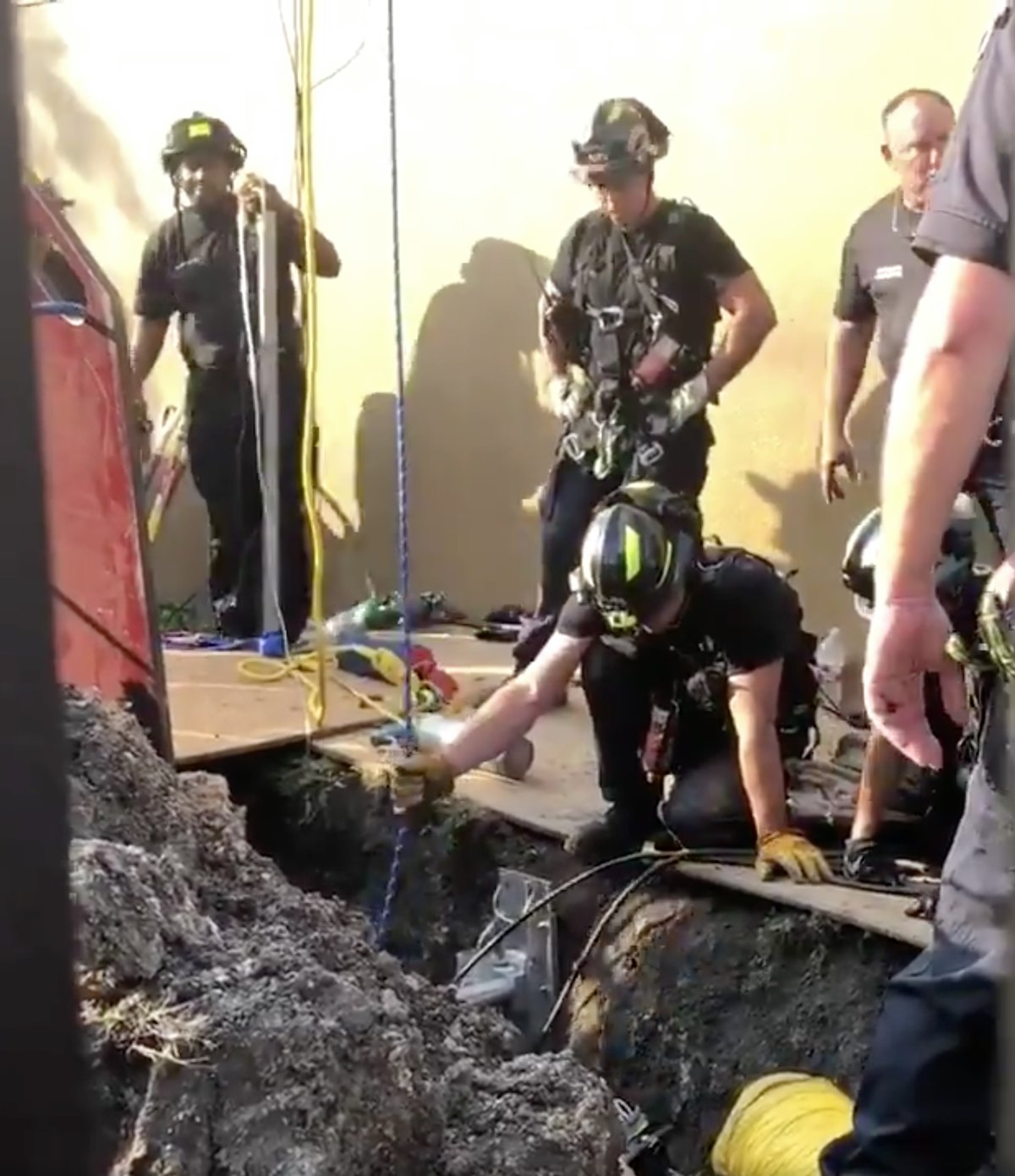 OSHA investigates collapsed trench in Houston, Texas | Equipment World