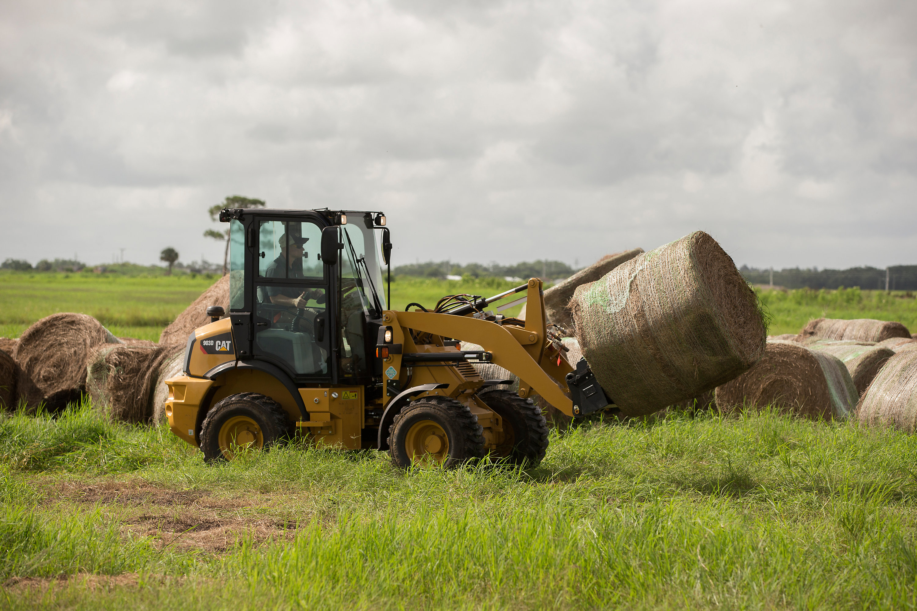 Caterpillar introduces revamped 903 compact wheel loader | Equipment World