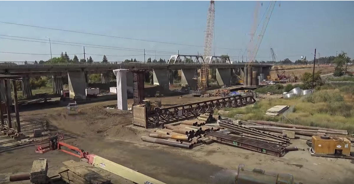 Time lapse video of 5th street bridge construction in Cali. | Equipment ...