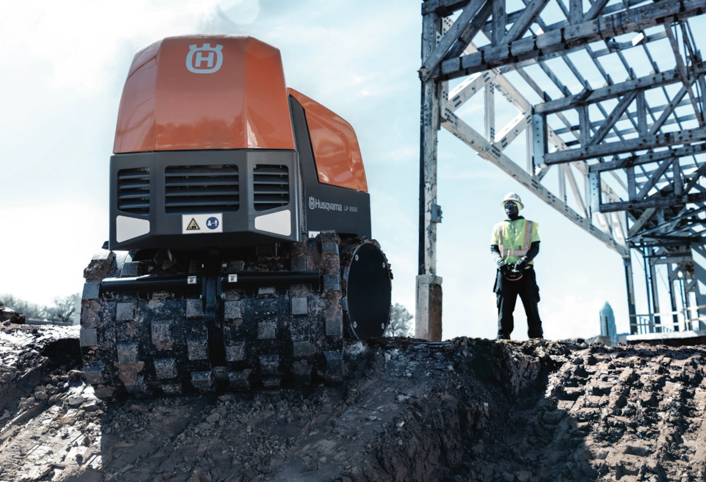 Husqvarna debuts LP 9505 remote control trench compactor | Equipment World