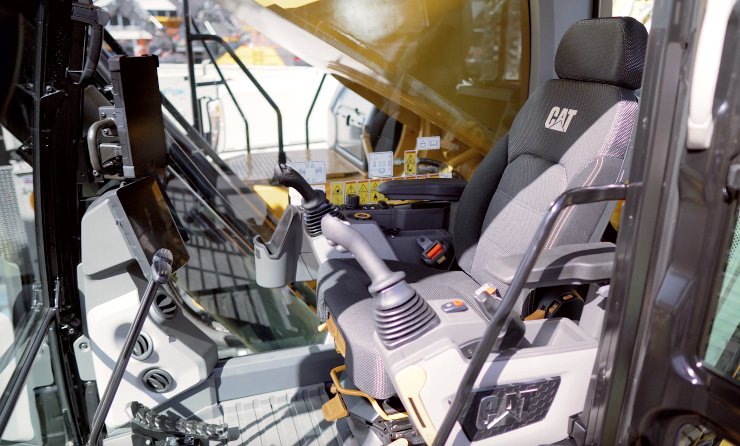 Cat Unveils New 395 Excavator: Bigger, Stronger, Faster 390F ...