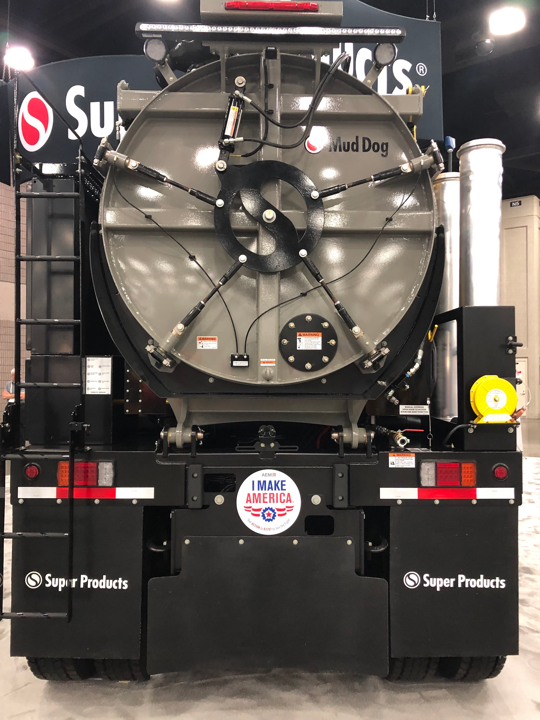 Super Products debuts Mud Dog 700 vacuum excavator | Equipment World