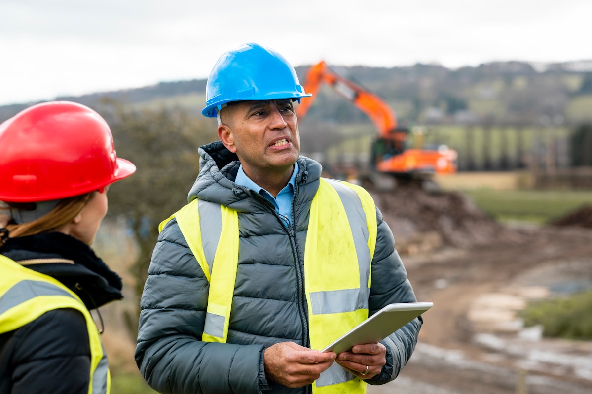 Tough leadership lessons for construction team managers | Equipment World