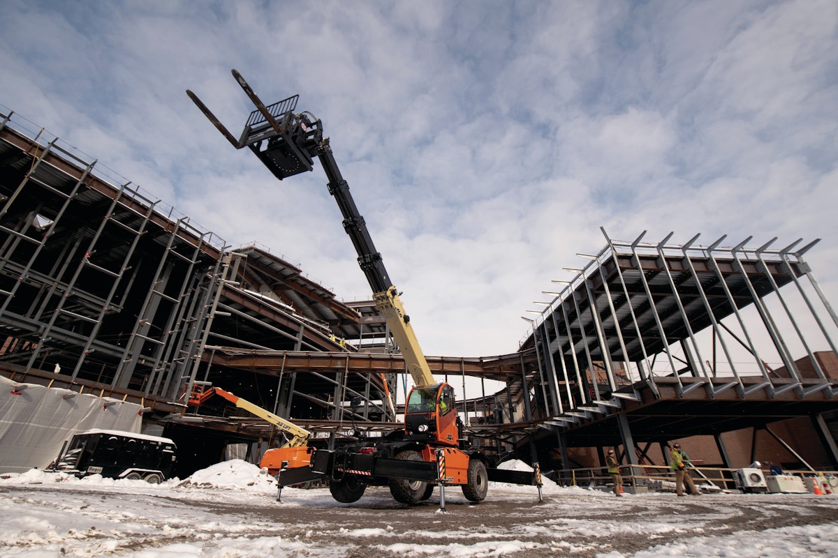 JLG introduces R1370, R1385 and R11100 rotating telehandlers ...