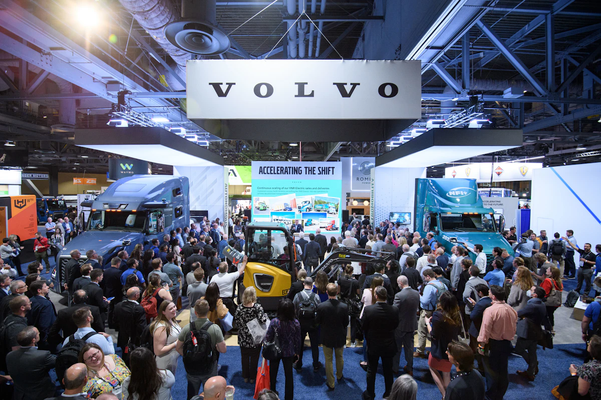 Volvo rolls out latest VNR Electric and an autonomous diesel VNL ...