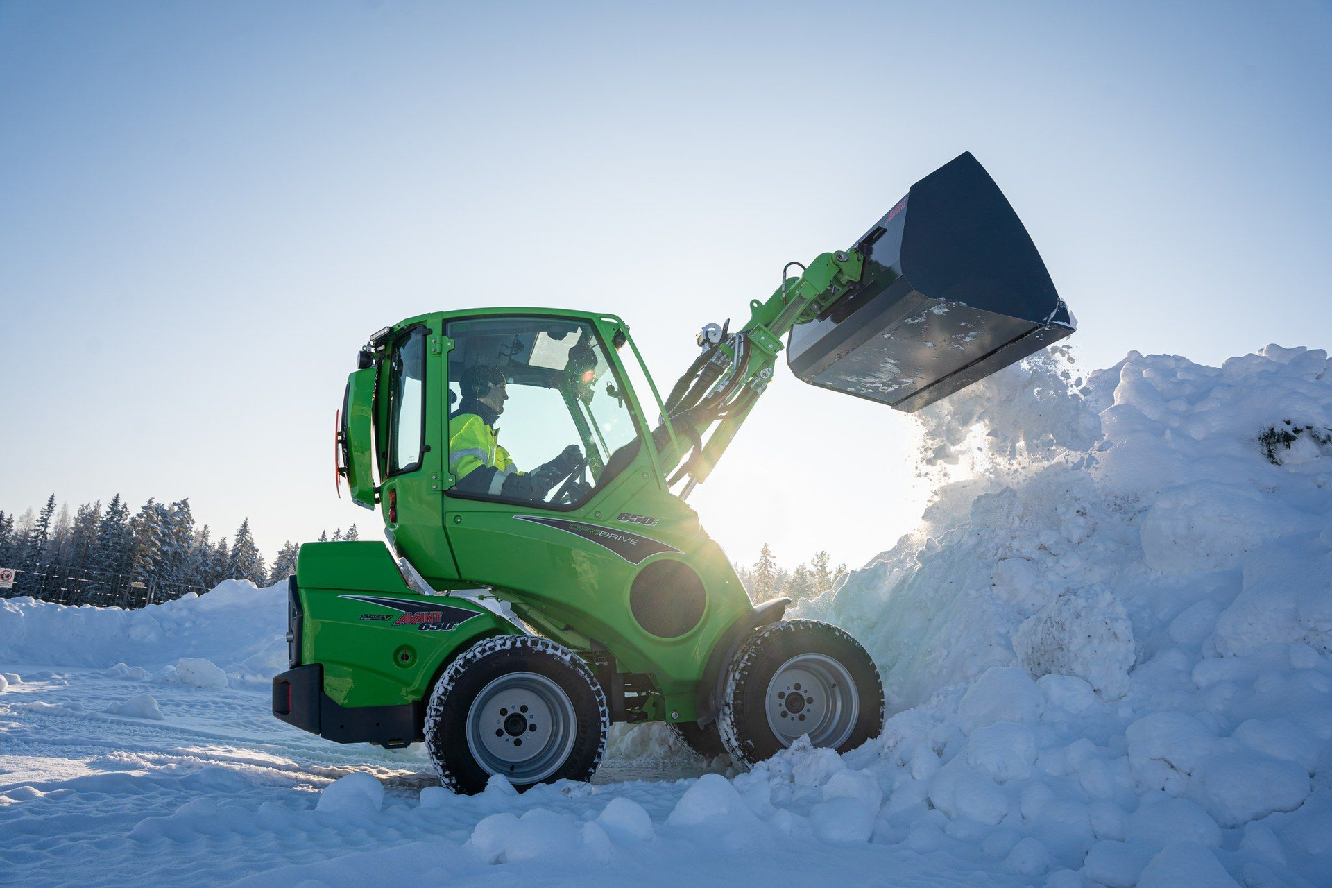 Avant delivers more power to new compact wheel loaders | Equipment World