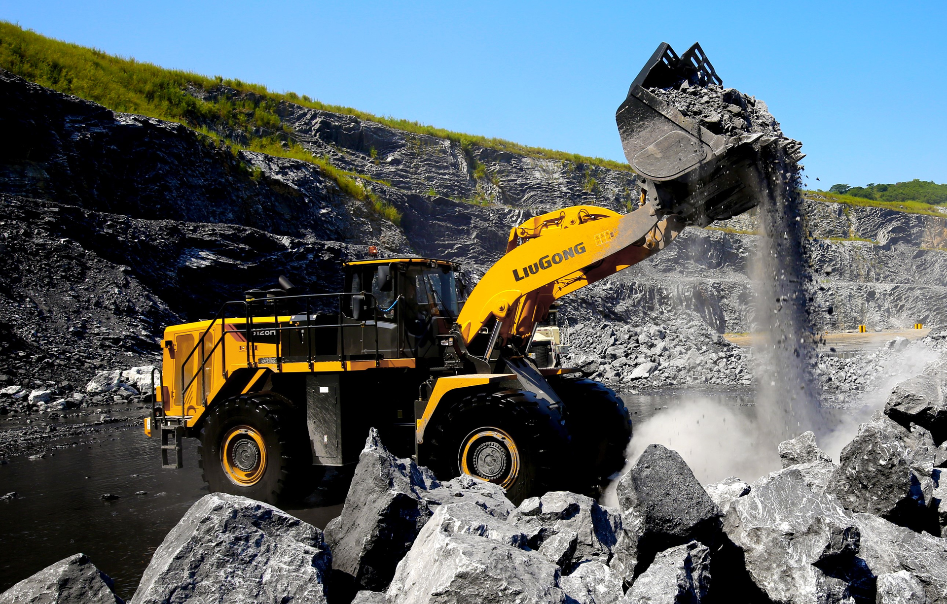 Today's wheel loaders loaded with technology | Equipment World