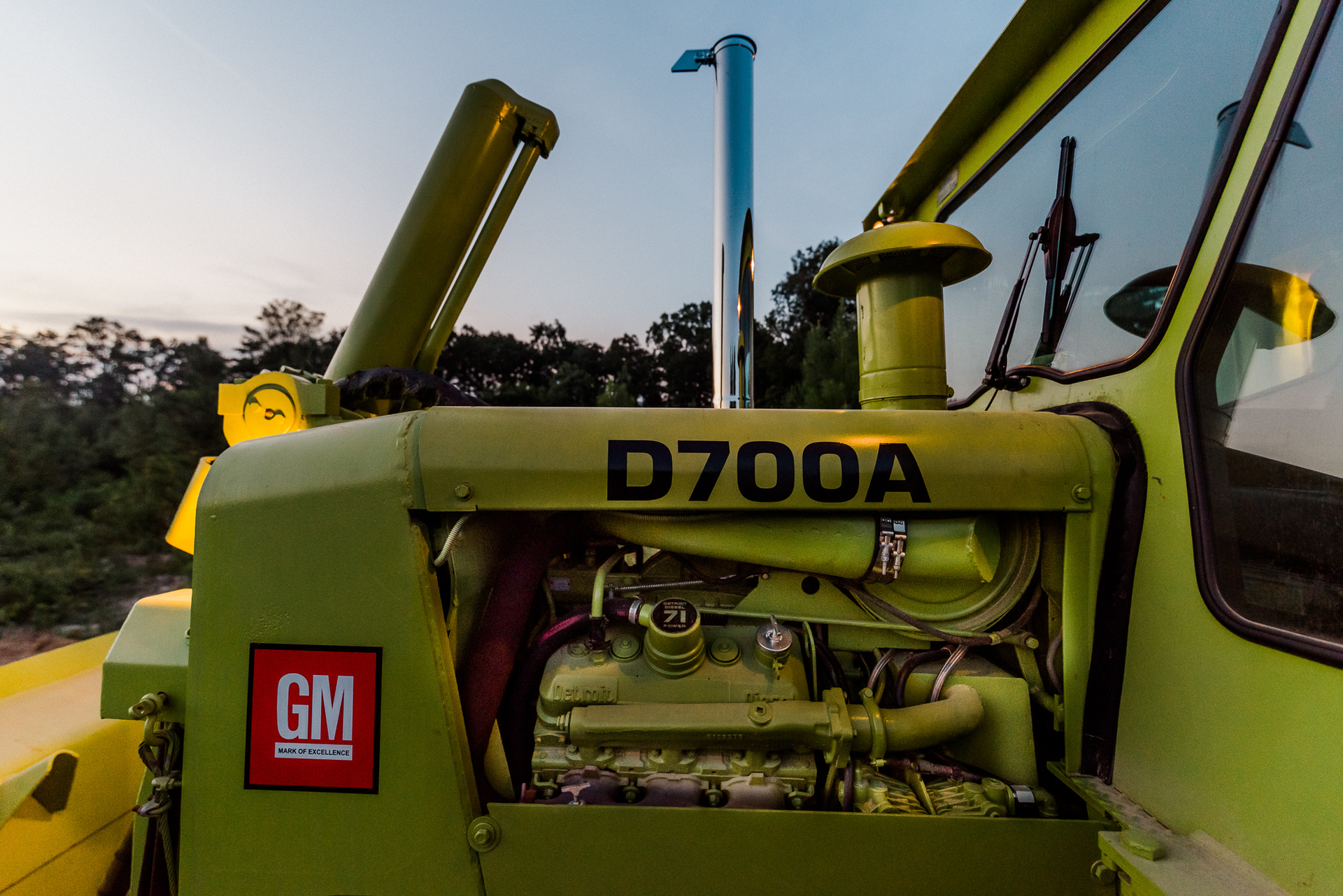 Video: Restoring a 1980s Terex D700A dozer after a long search ...