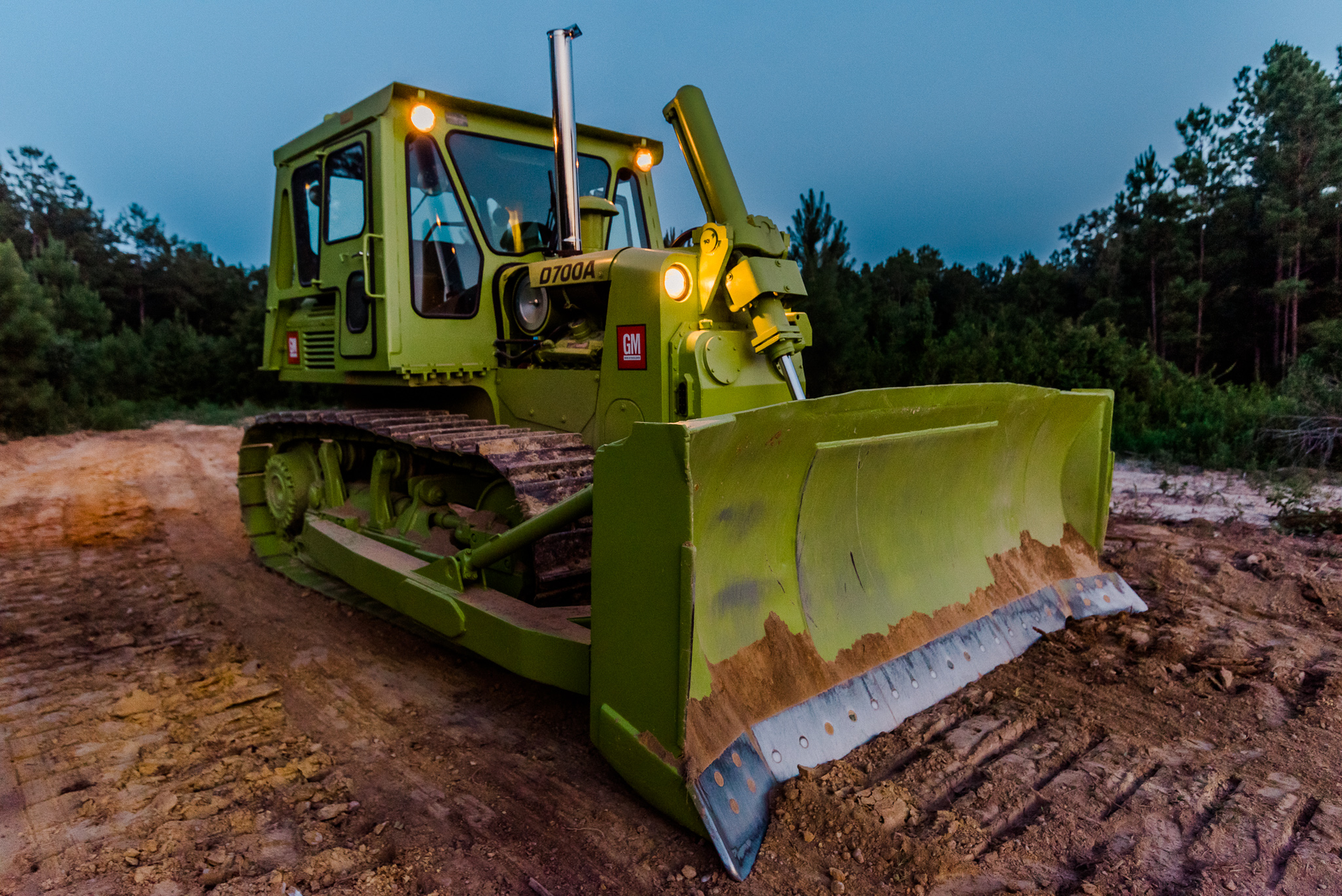 Video: Restoring a 1980s Terex D700A dozer after a long search ...