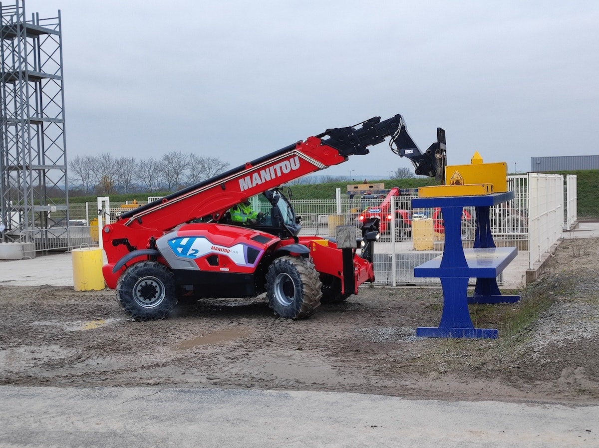 Manitou Unveils its First Hydrogen Telehandler Prototype | Equipment World