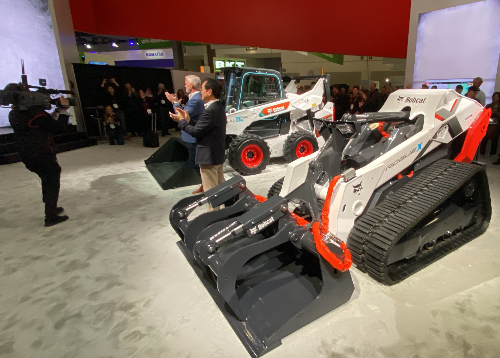 Video: Bobcat unveils electric, autonomous RogueX concept loader ...