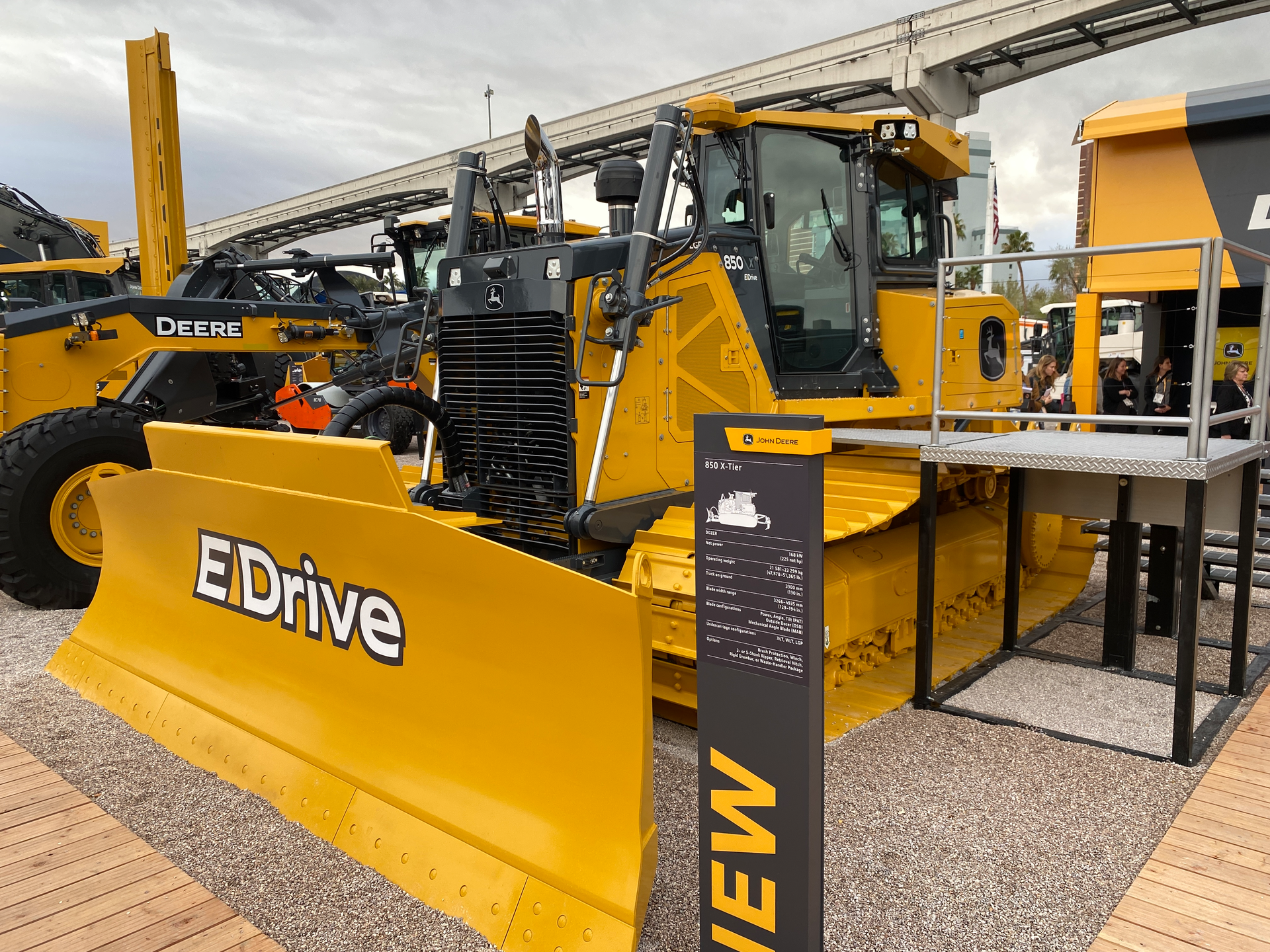 Video: John Deere unveils hybrid-electric 850 X-Tier dozer | Equipment ...