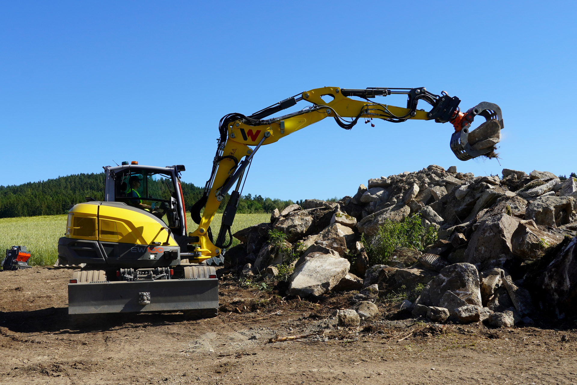 Wacker Neuson unveils ultimate urban excavator, the redesigned EW100 ...