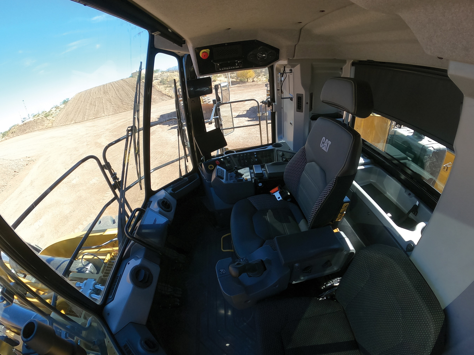 Cat 995 wheel loader offers better performance than 994K | Equipment World