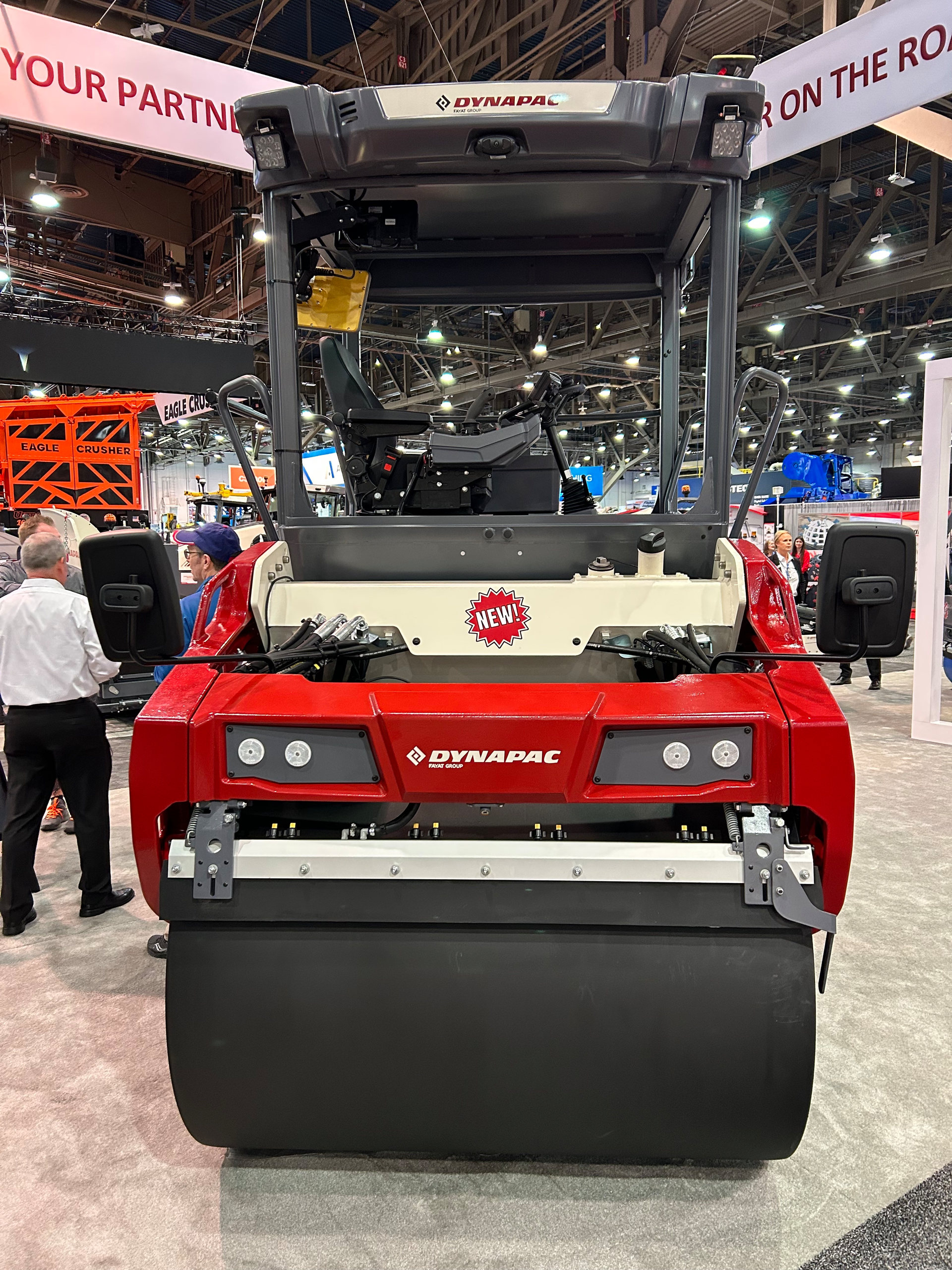 Dynapac intros new CC2200 VI tandem asphalt compactor | Equipment World