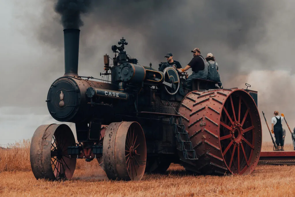 Guinness World Record: Replica Case 150 steam tractor | Equipment World