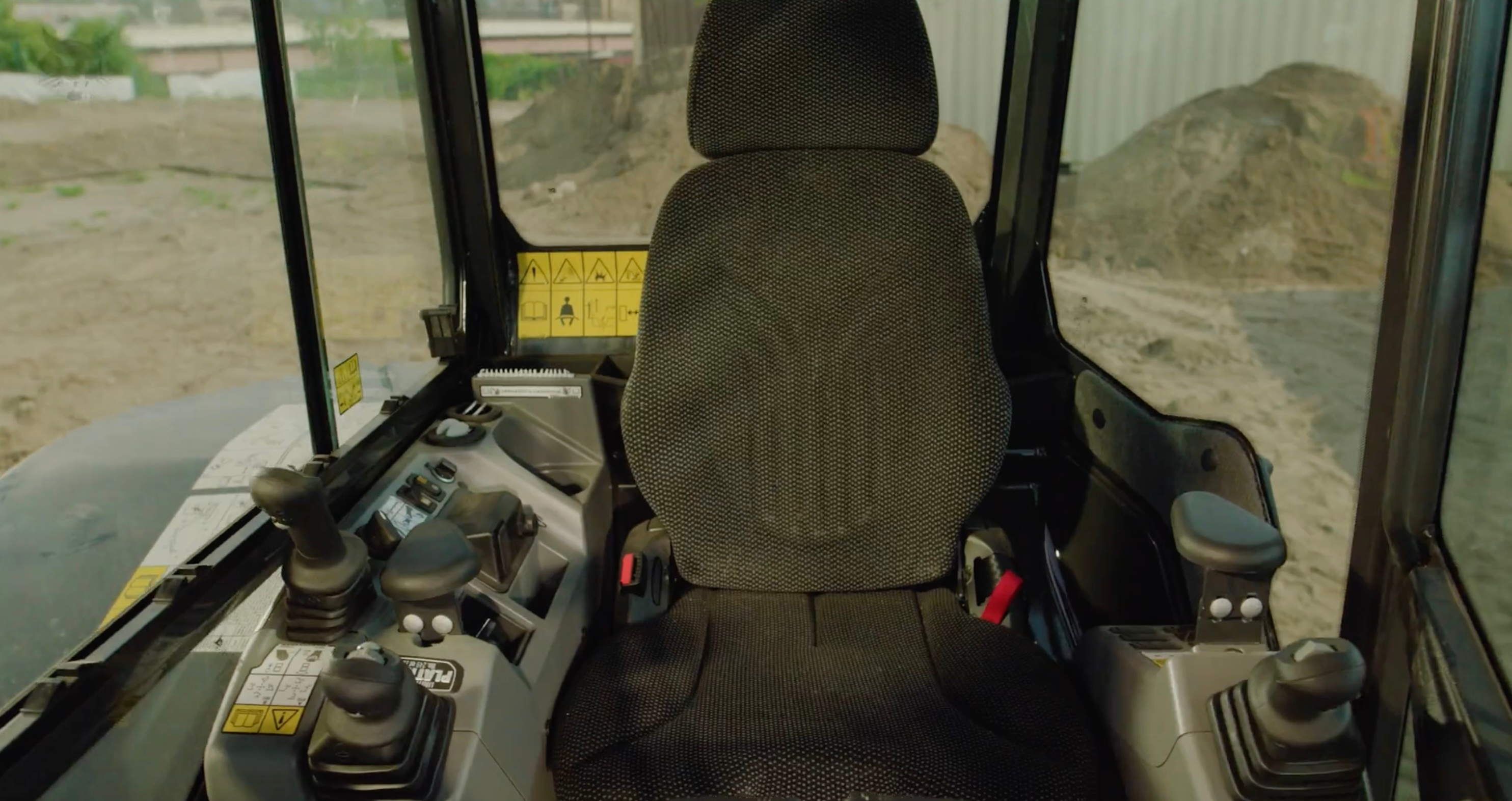 Bobcat expands Platinum line with E48 excavator, updated T76 CTL ...