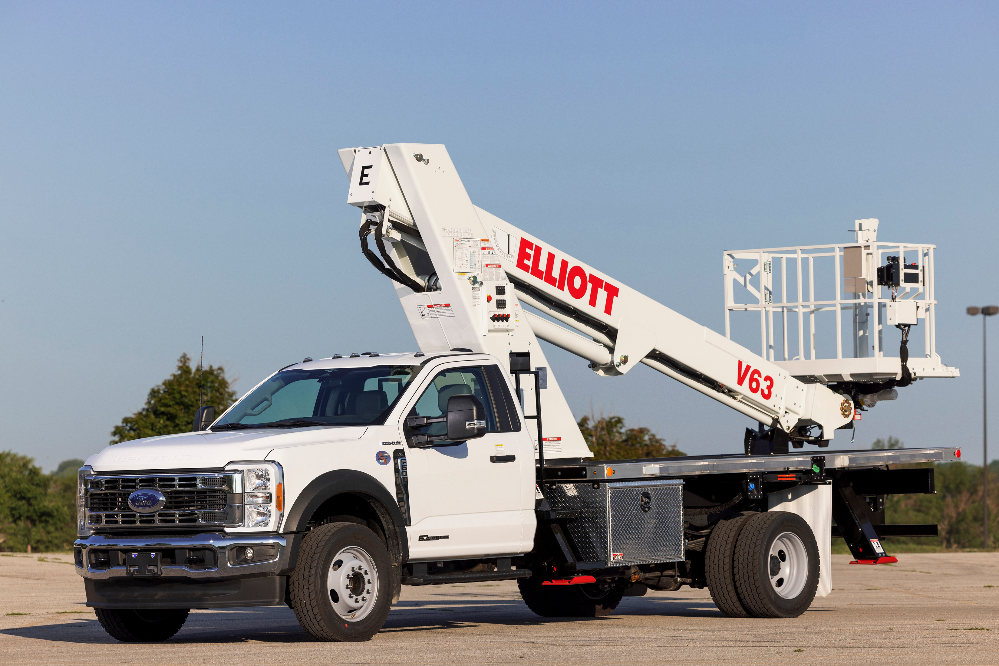 Elliott Equipment releases two new aerial devices | Equipment World