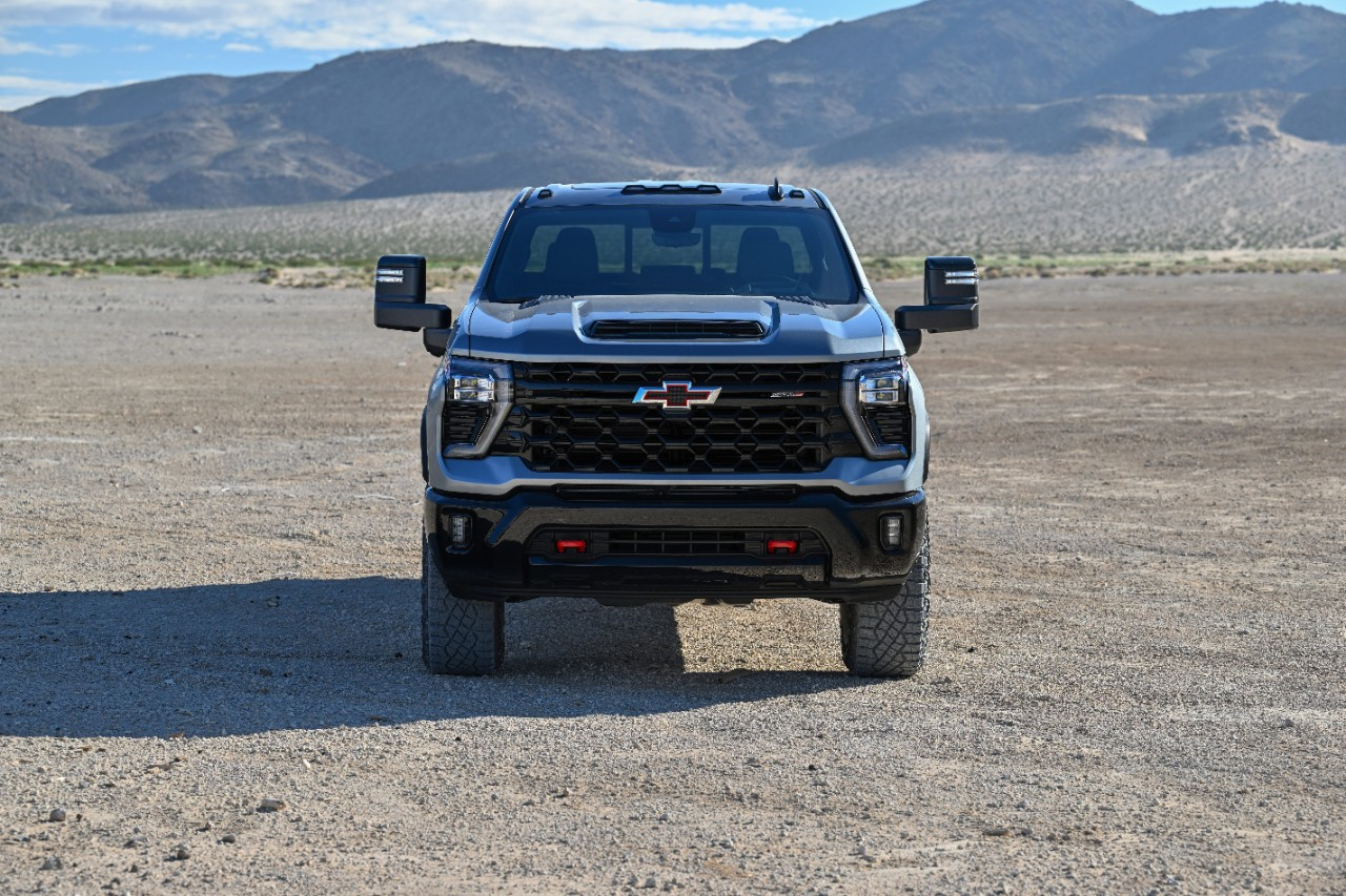 Chevy's debut Silverado HD ZR2 merges off-road with heavy-duty ...