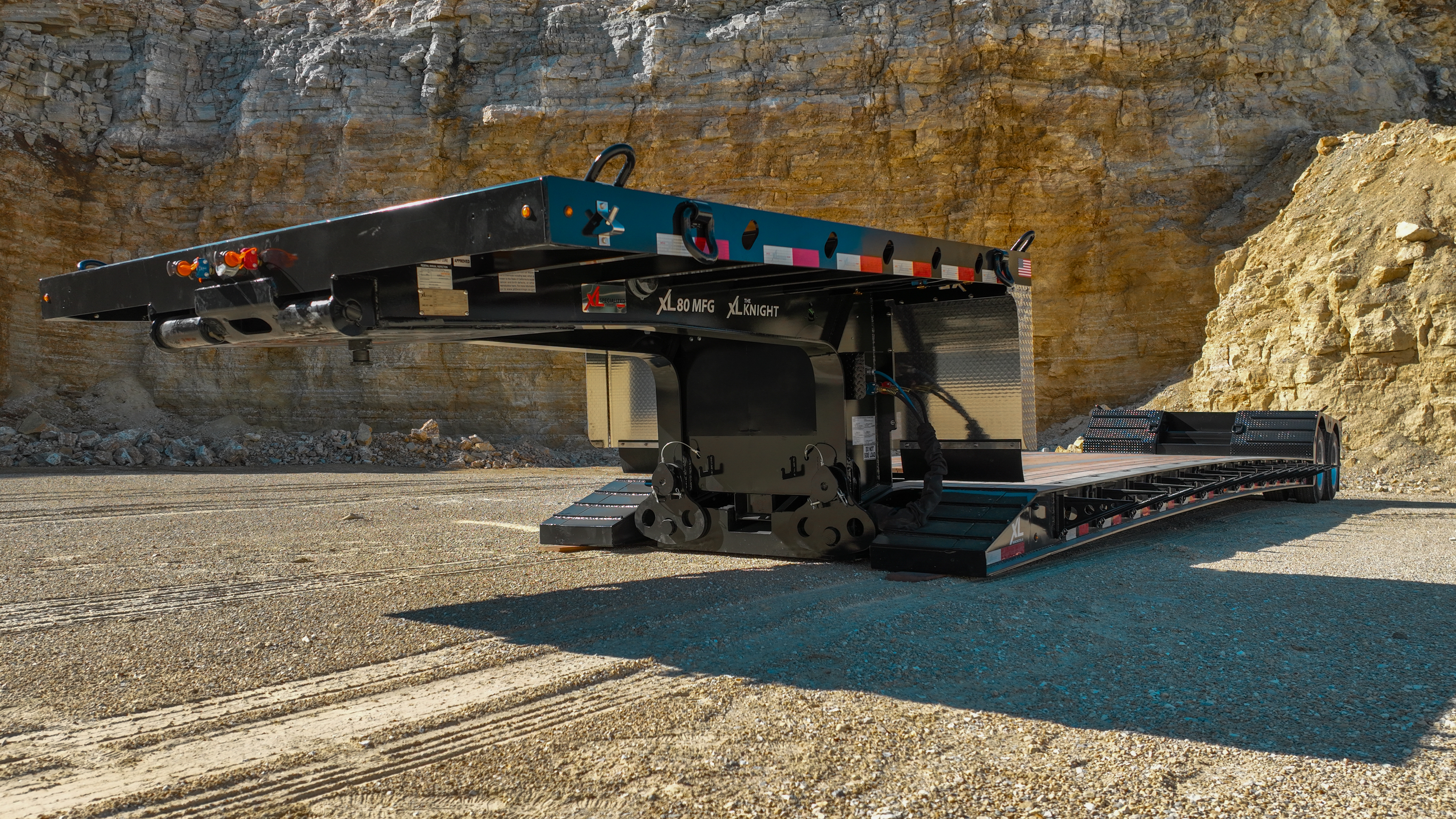 XL Specialized Trailers unveils the Knight 80 MFG lowboy trailer ...