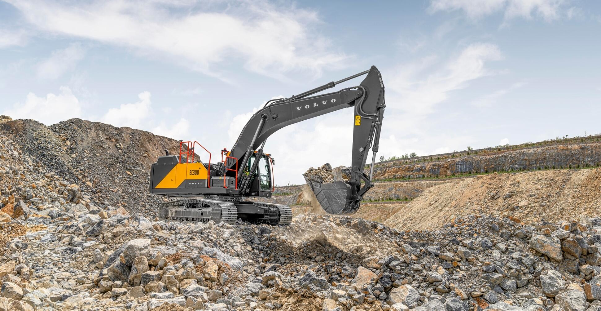 Volvo's big excavator redesign continues with midsize EC260, EC300 ...