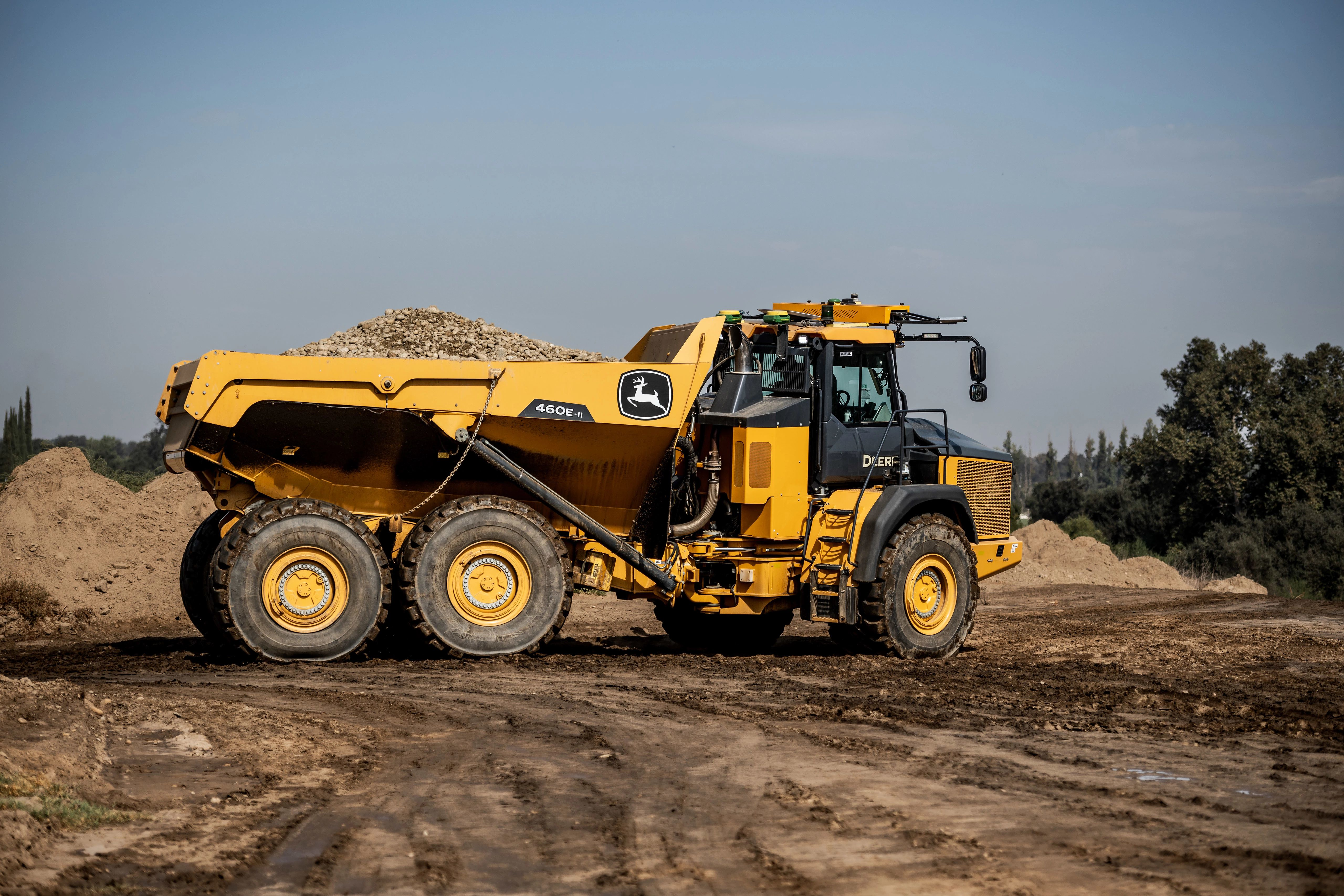 John Deere Reveals Autonomous Articulated Dump Truck (Video ...