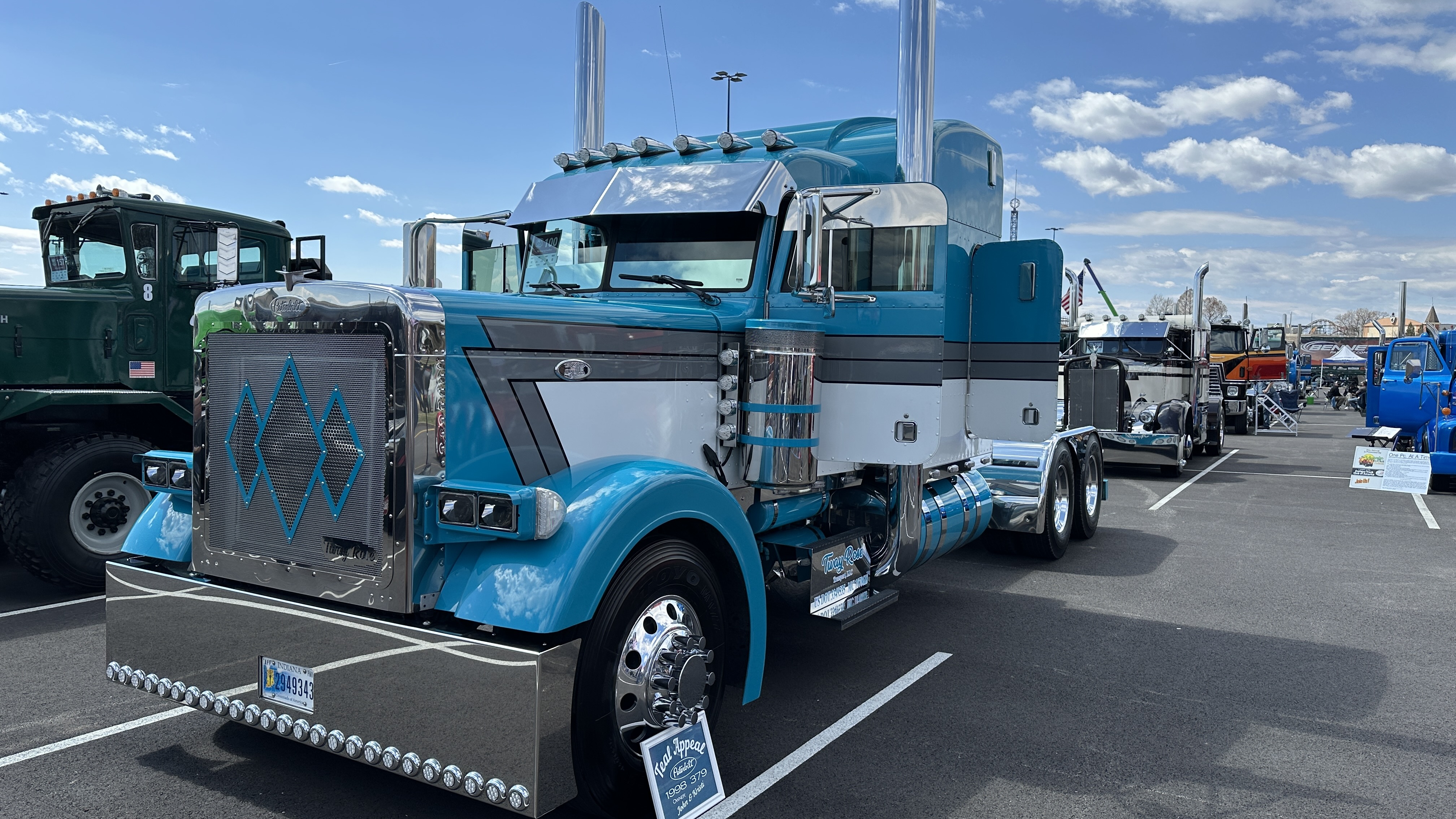 'Teal Appeal' 1998 Peterbilt 379 painted to match owner's Harley | Equipment World