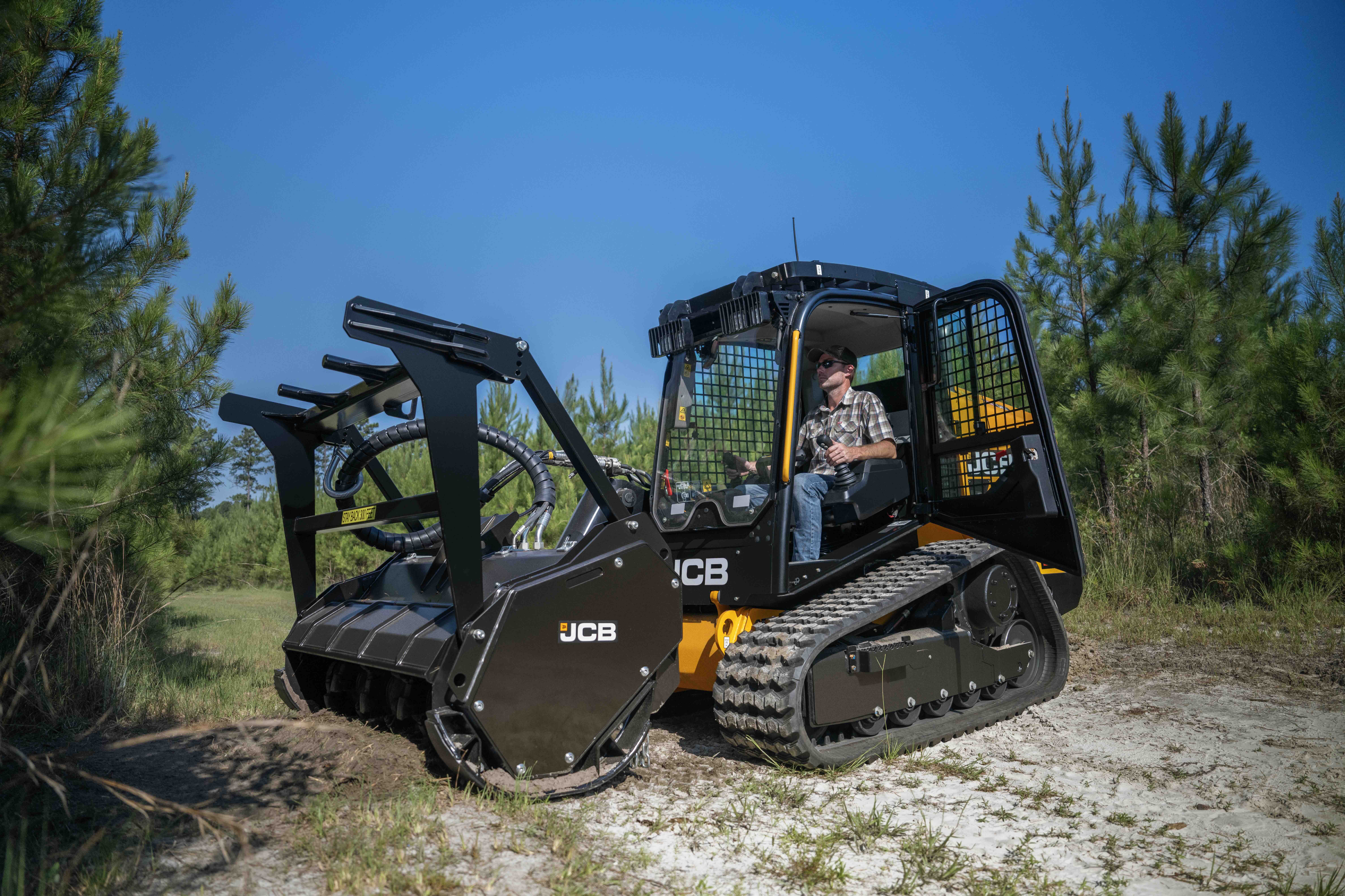 JCB Unleashes 4TS Teleskid, 400T CTL: It's Largest Track Loaders ...