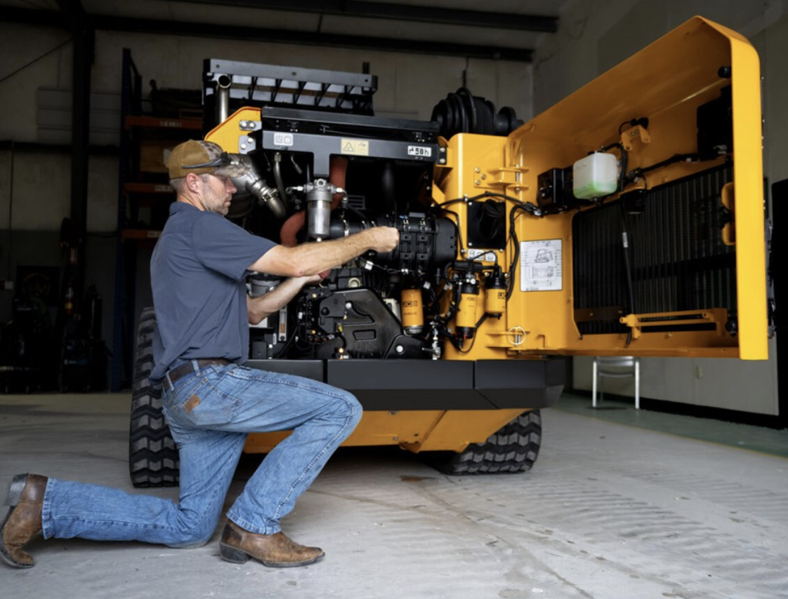 JCB Unleashes 4TS Teleskid, 400T CTL: It's Largest Track Loaders ...