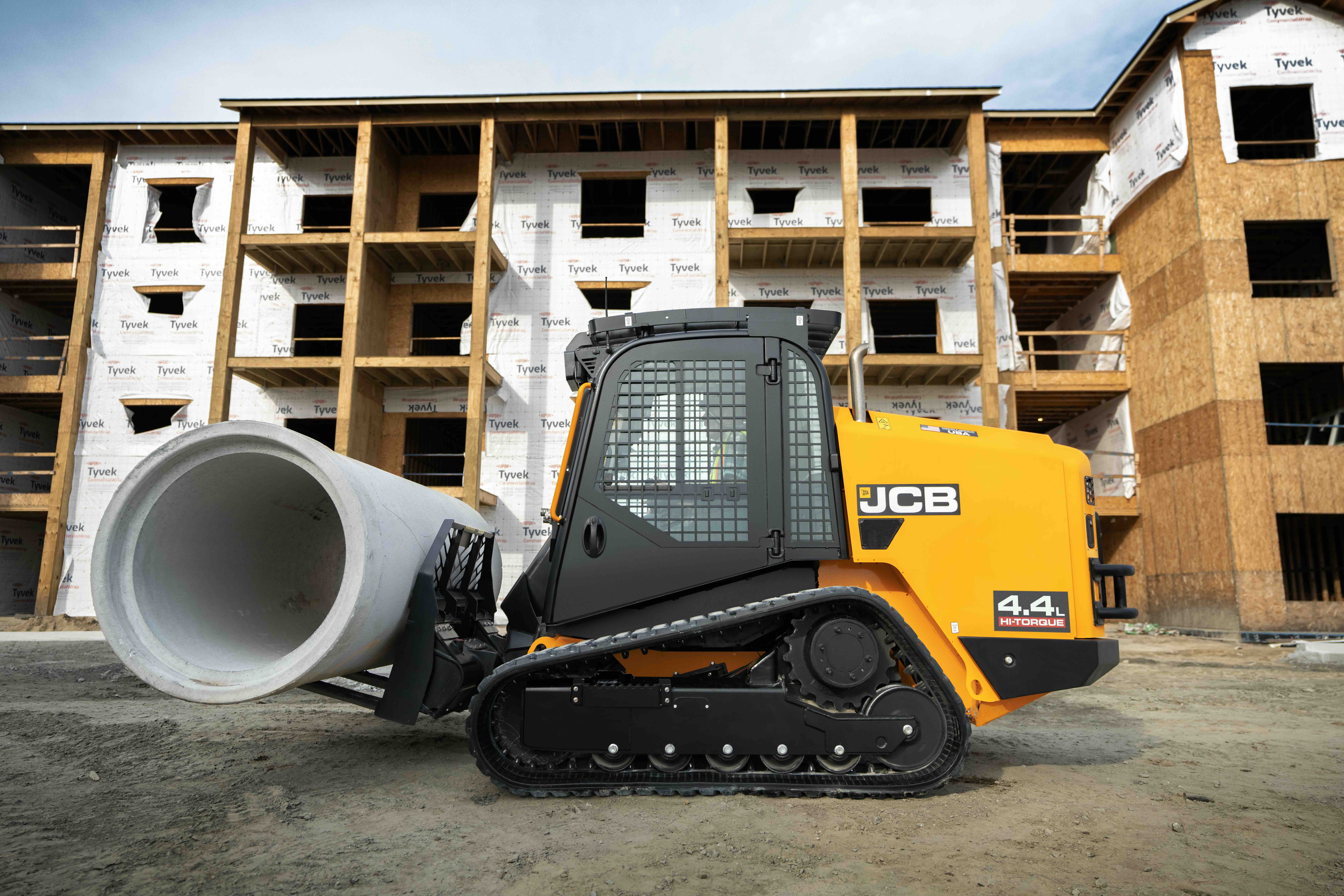 JCB Unleashes 4TS Teleskid, 400T CTL: It's Largest Track Loaders ...