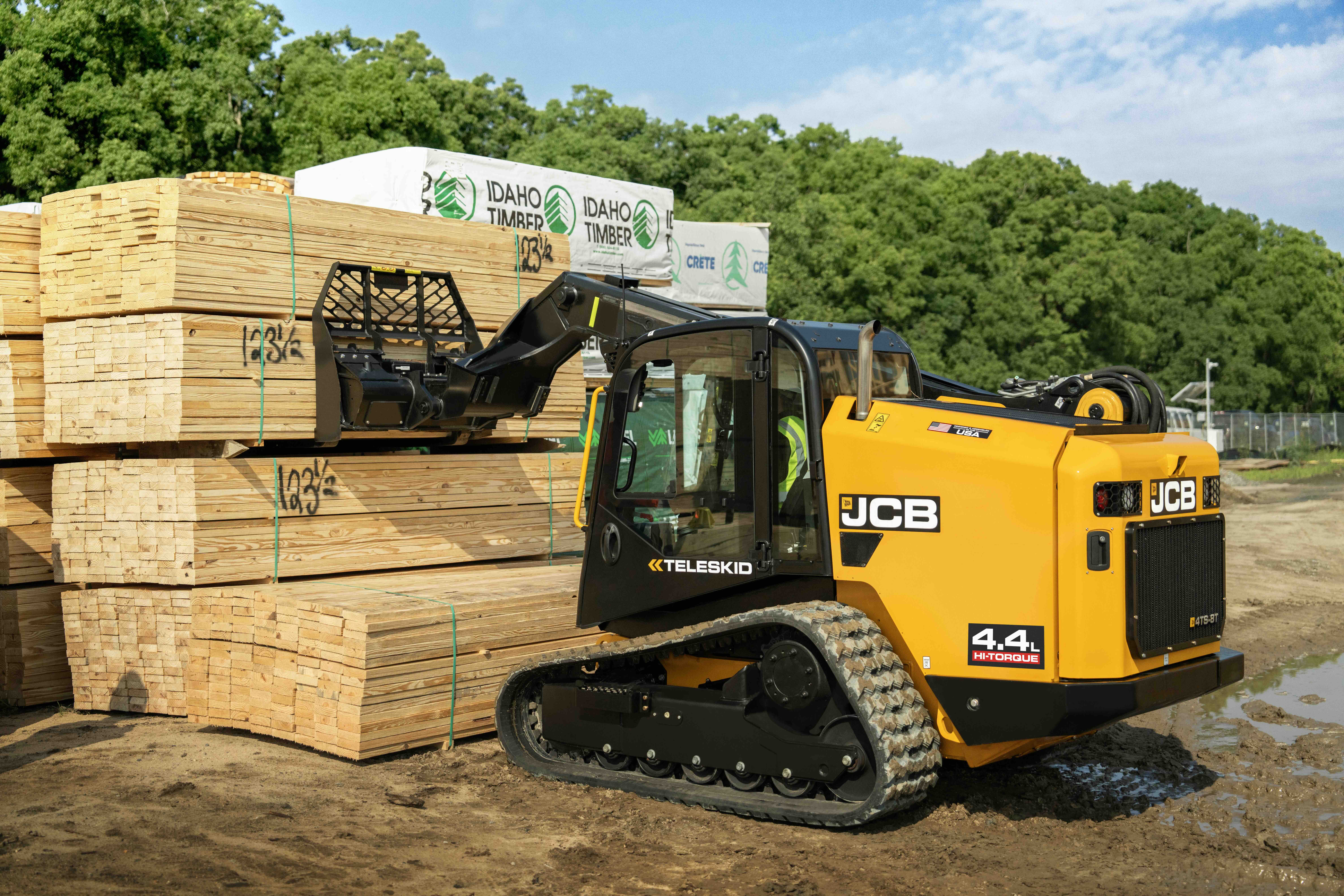 JCB Unleashes 4TS Teleskid, 400T CTL: It's Largest Track Loaders ...