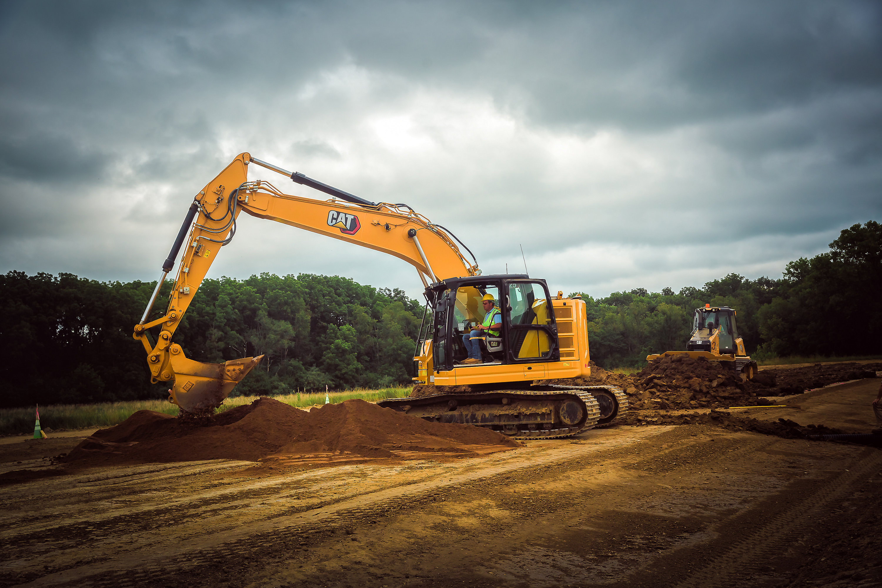 Caterpillar's New HD 325 Excavator: For Work in Tough Terrain ...