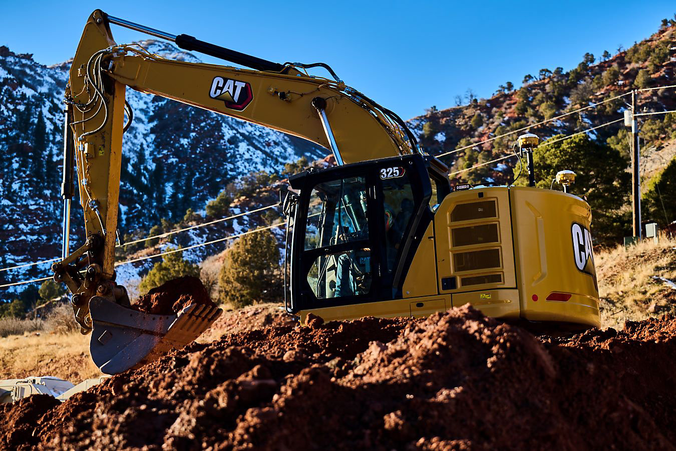 Caterpillar's New HD 325 Excavator: For Work in Tough Terrain ...